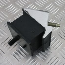 Land Rover KKB102450 | Engine Rubber Mounting - Petrol